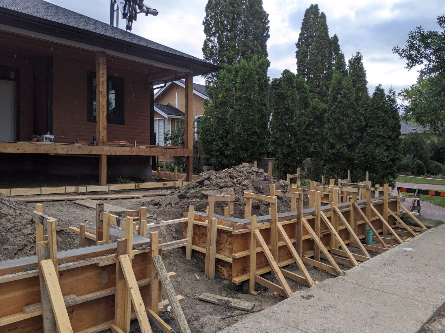 Concrete Curbs & Retaining Walls • Contemporary Concrete